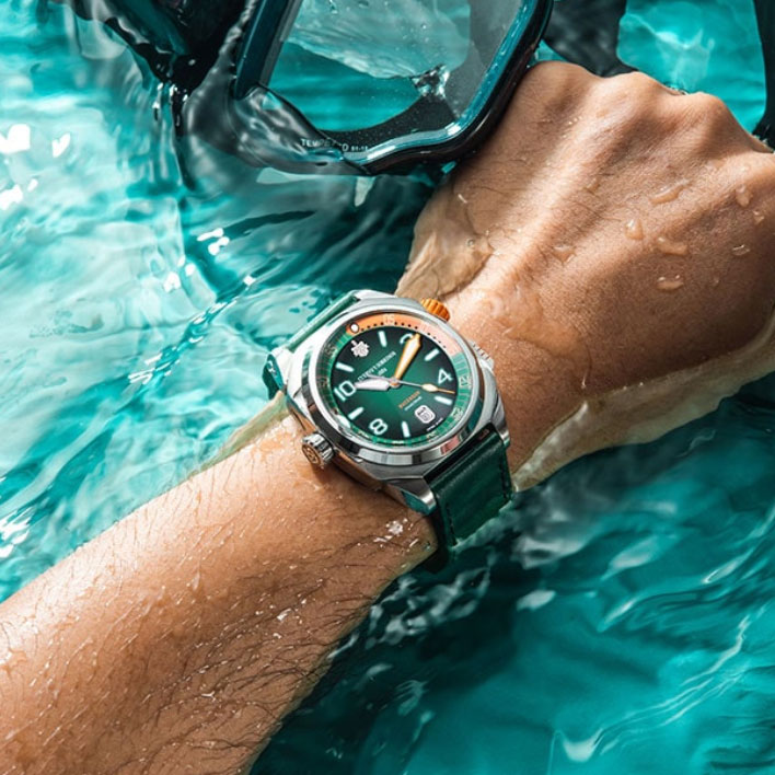 Cuervo y Sobrinos Buceador Caribe Pipin Watch